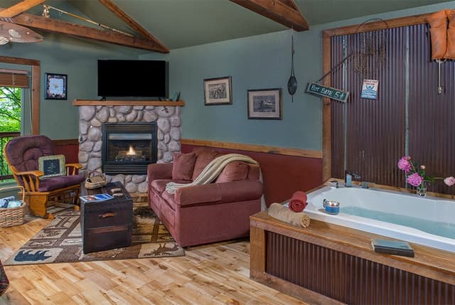Reel ‘Em Inn Cabin at Eureka Sunset Cabins in Eureka Springs AR